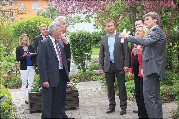 Transparenz: Melanie Huml besucht das Kronacher BRK Seniorenheim - BRK ...